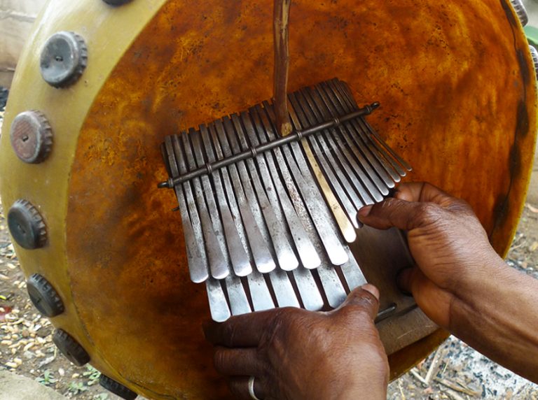 Strumenti Musicali Africani Tipici: a Fiato, a Percussione, a Corda
